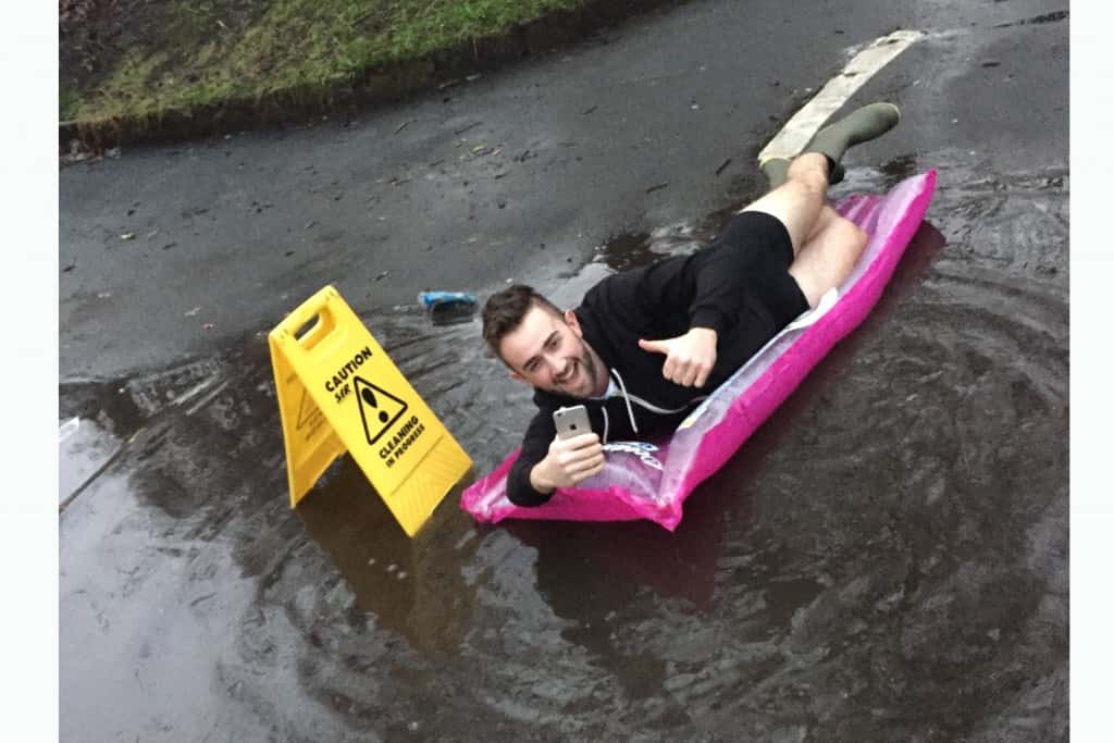 Puddle in Newcastle goes viral after live stream set up – SR News